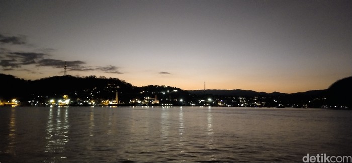 Foto: Sunrise Labuan Bajo dari Lautan