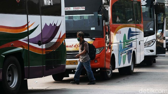 PSBB, Terminal Bayangan Pasar Rebo Sepi Penumpang