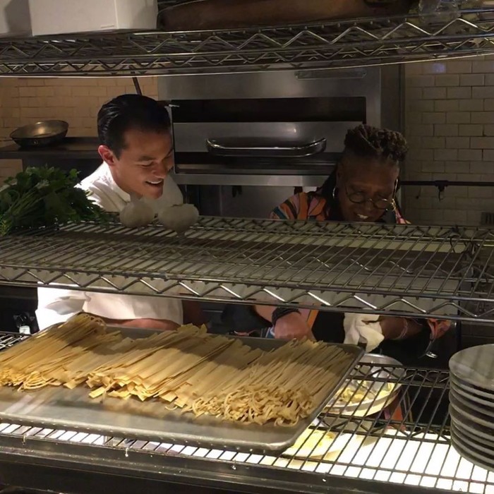 Ini Emilio Vitolo, Chef Ganteng yang Jadi Pacar Baru Katie Holmes