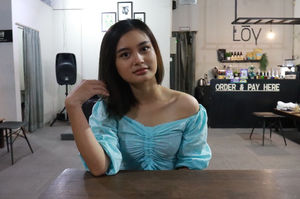 Ini Kata Wanita Bandung yang Viral Karena Foto KTP-nya Cantik Ini Kata Wanita Bandung yang Viral Karena Foto KTP-nya Cantik