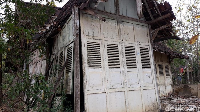 Foto-foto Rumah Tua yang Viral di Tengah Kebun Jati Gunungkidul