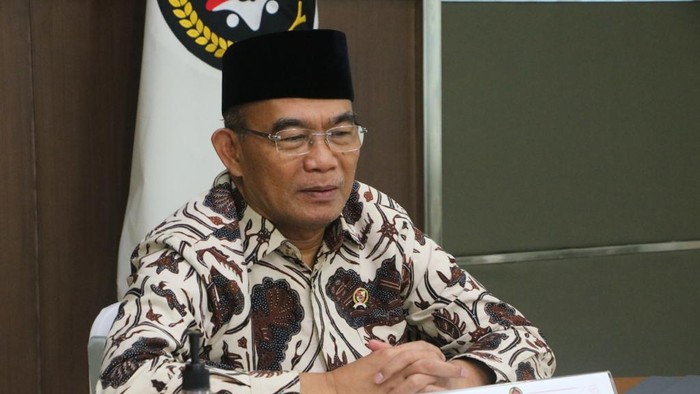 Intip Garasi Menko PMK Muhadjir Effendy yang Jabat Mensos Ad Interim Intip Garasi Menko PMK Muhadjir Effendy yang Jabat Mensos Ad Interim