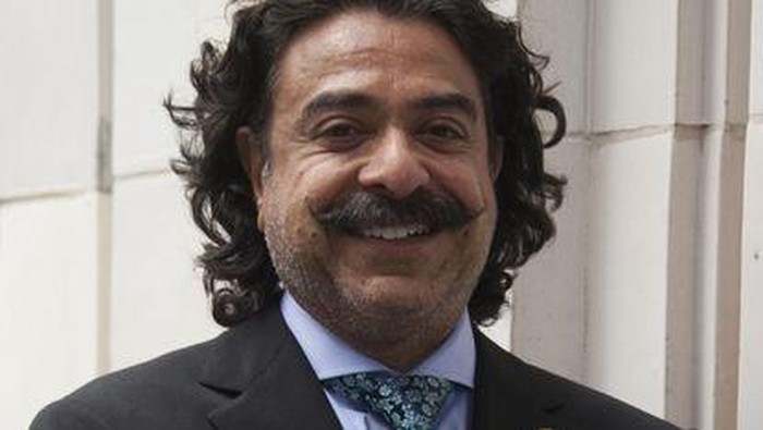 Kisah Miliarder Muslim AS Shahid Khan, Dulu Tukang Cuci Piring Kini ... Kisah Miliarder Muslim AS Shahid Khan, Dulu Tukang Cuci Piring Kini ...
