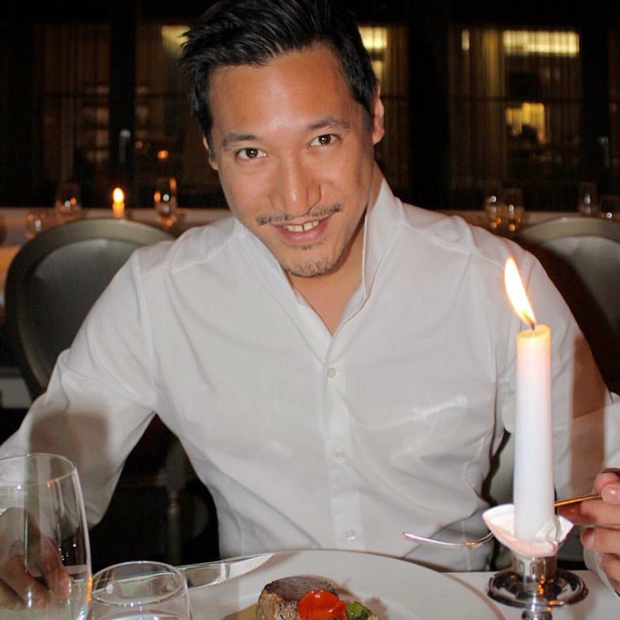 Gaya Kulineran Om Pemersatu Bangsa, Phillip Jusuf Saat Makan Steak