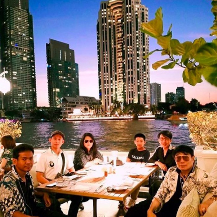 Momen Adjie Notonegoro Makan di Warung hingga Resto Mewah