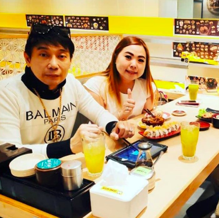 Momen Adjie Notonegoro Makan di Warung hingga Resto Mewah