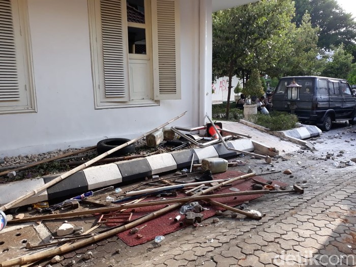 Suasana Gedung DPRD DIY Pascademo