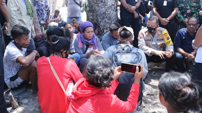Sengketa Lahan Pemprov-Masyarakat Adat Besipae, Kapolda NTT Temui Warga Sengketa Lahan Pemprov-Masyarakat Adat Besipae, Kapolda NTT Temui Warga