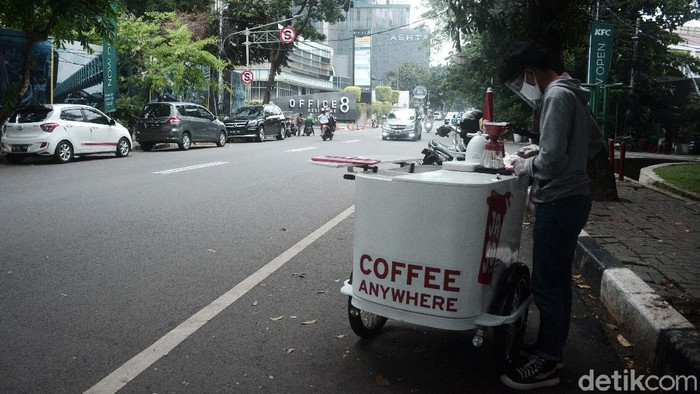 Inspiratif! Pemuda Ini Raup Cuan Lewat Warung Kopi Keliling Inspiratif! Pemuda Ini Raup Cuan Lewat Warung Kopi Keliling