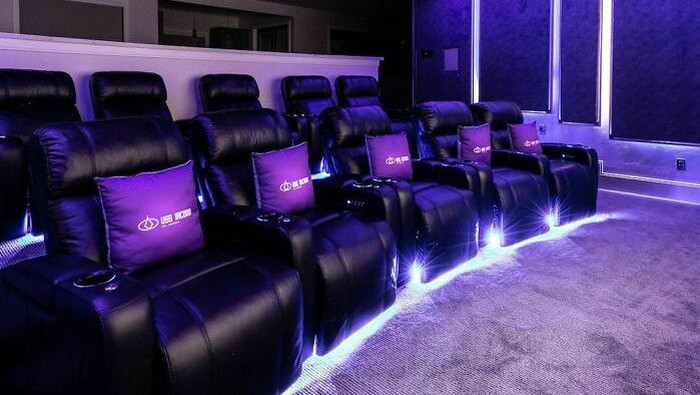 Keren Banget! Rumah Ini Punya Bioskop Mini