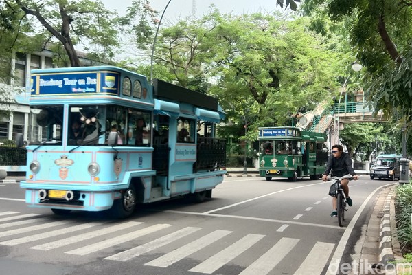 Foto: Liburan Naik Bandros Keliling Bandung!