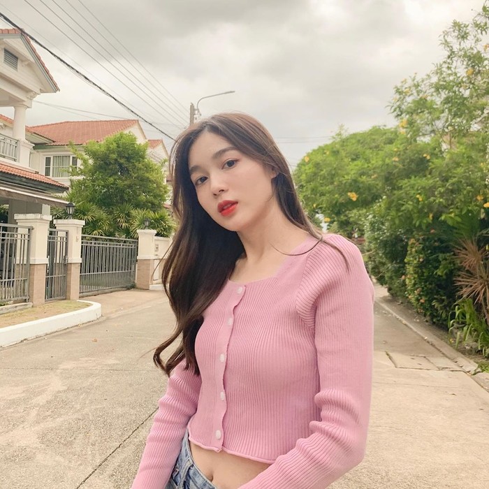 Love Pattranite Aktris Thailand yang Mungil Menggemaskan