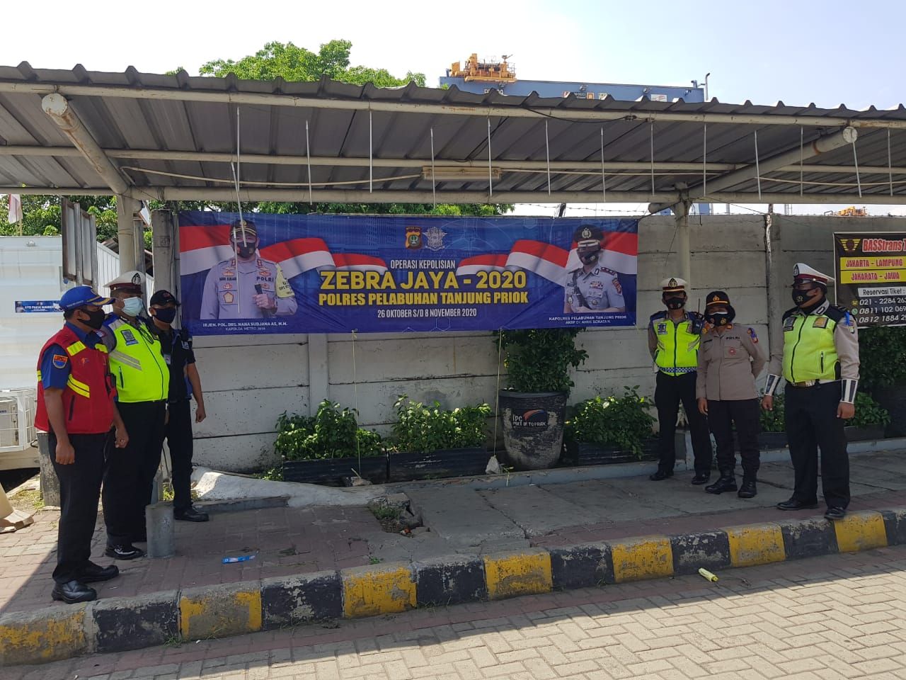 Operasi Zebra Jaya, Polres Pelabuhan Tanjung Priok Bagikan Masker Operasi Zebra Jaya, Polres Pelabuhan Tanjung Priok Bagikan Masker