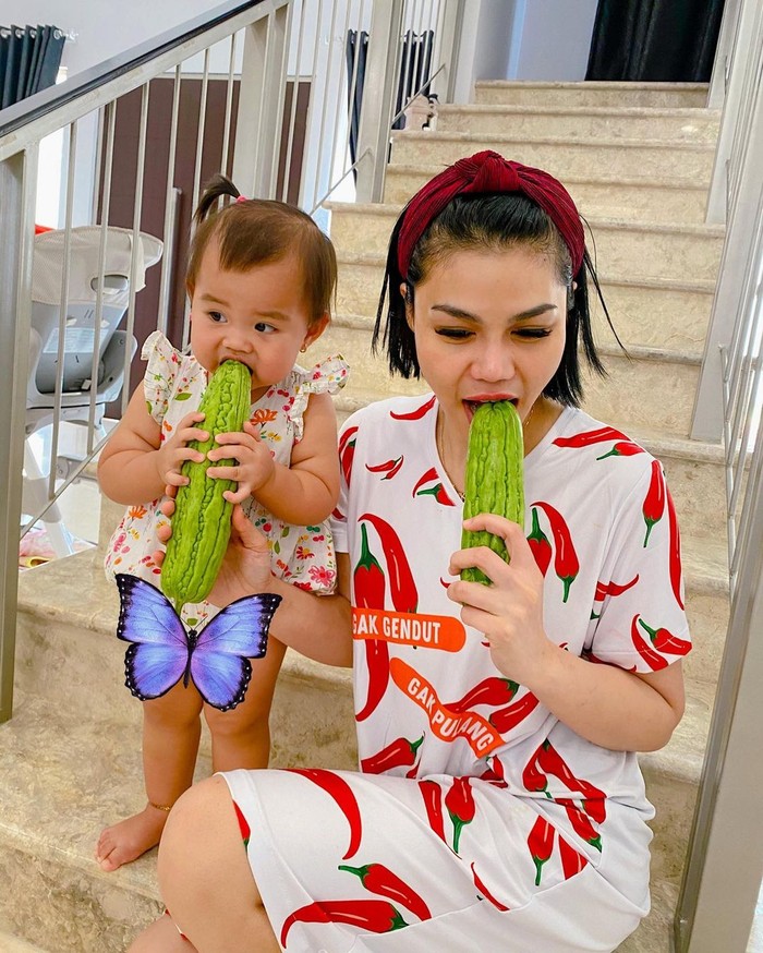 DJ Katty Butterfly Asik Liwetan hingga Mukbang Pare bareng Kekasih