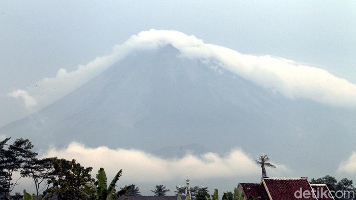 Potret Gunung Merapi saat Berstatus Siaga