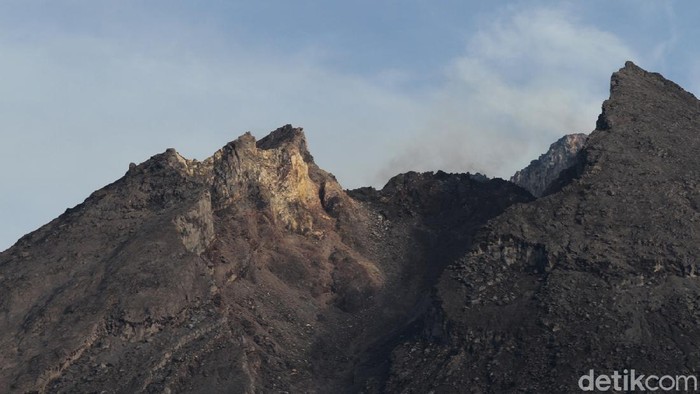 Melihat Aktivitas Gunung Merapi dari Berbagai Wilayah di Jawa Tengah