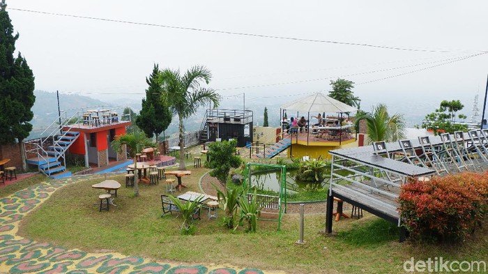 Potret Keindahan Kota Bandung di Wisata Kuliner Caringin Tilu