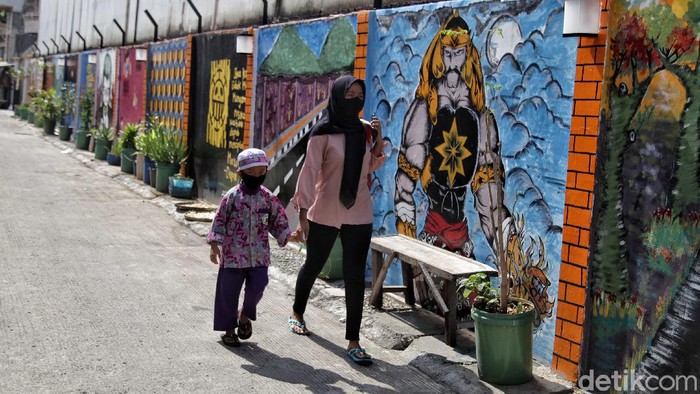 Mural Pesan Sosial di Sunter Keren-keren Banget Gaes