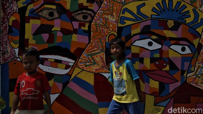 Mural Pesan Sosial di Sunter Keren-keren Banget Gaes