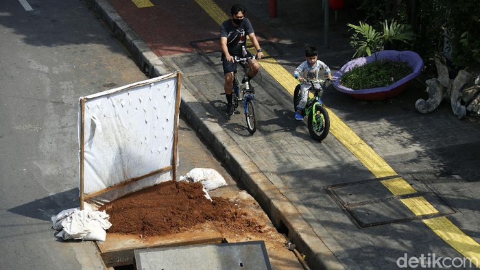 Lagi-lagi Proyek Galian Bikin Sempit Jalan Otista