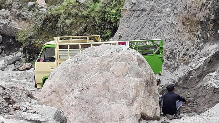 Penambang Pasir di Lereng Merapi Tetap Beraksi Disaat Siaga