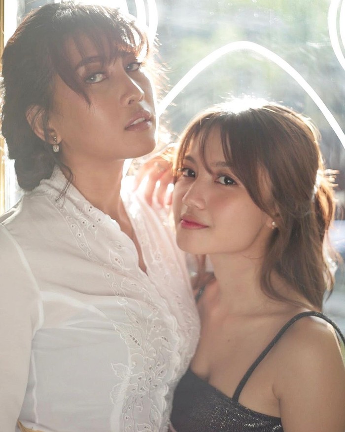 Potret Menggemaskan Mirriam Eka yang Jadi Teman Duet Ariel NOAH