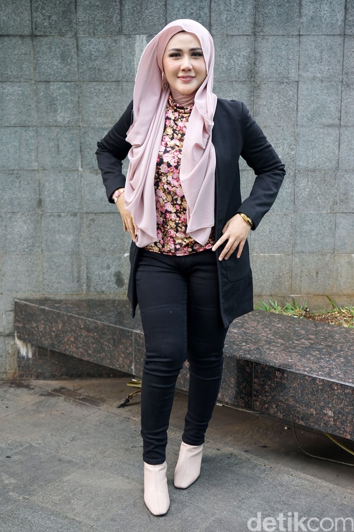 Rey Utami Dulu Tampil Seksi: Itu Masa Jahiliyah