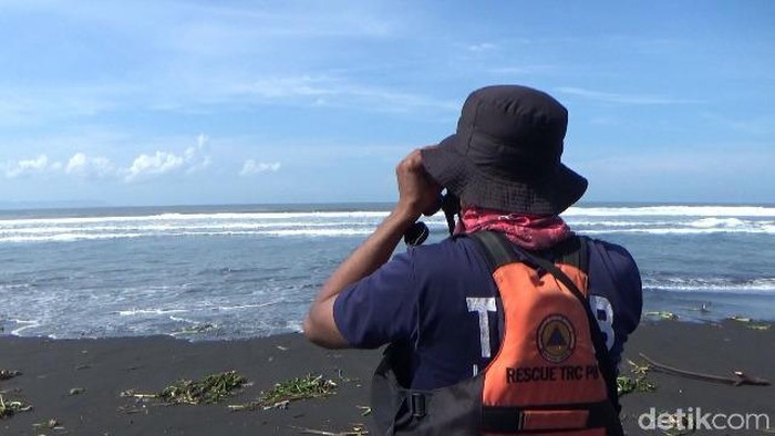 Gelombang Tinggi Ancam Perairan Jatim, Hati-hati Berlibur di Kawasan Ini Gelombang Tinggi Ancam Perairan Jatim, Hati-hati Berlibur di Kawasan Ini