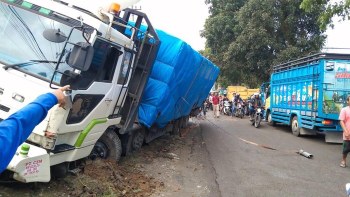 Kecelakaan Maut Tewaskan 5 Orang di Simalungun Libatkan 12 Kendaraan Kecelakaan Maut Tewaskan 5 Orang di Simalungun Libatkan 12 Kendaraan