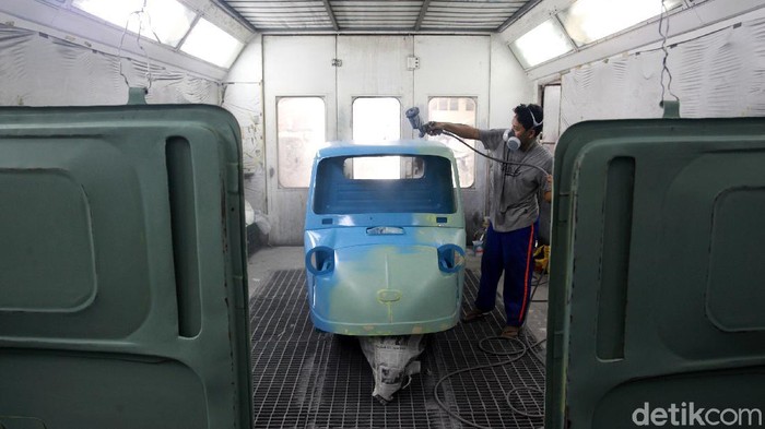 Melihat Restorasi Bemo, Kendaraan Jadul yang Melegenda