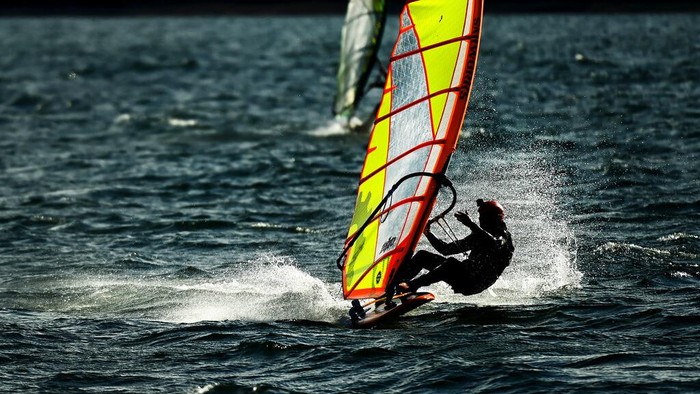 Melihat Lebih Dekat Aksi Selancar Angin di Kanada