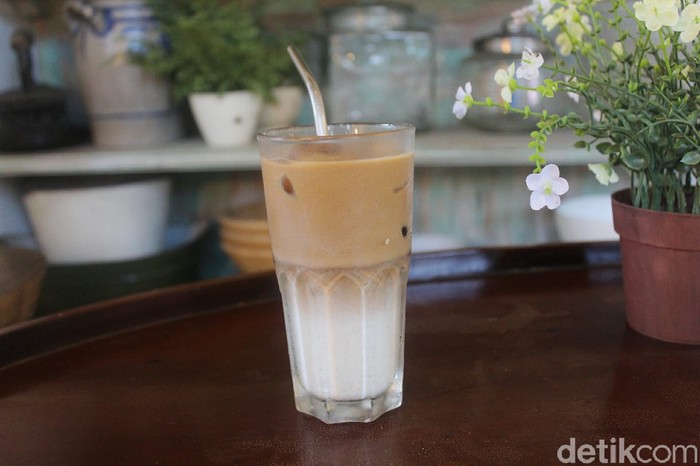 Bergaya Vintage Ol' Pops Coffee Ini Bikin Betah Nongkrong