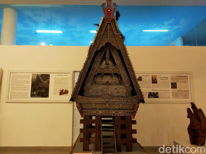 Replika Rumah Adat hingga Galeri Sisingamangaraja di Museum Batak