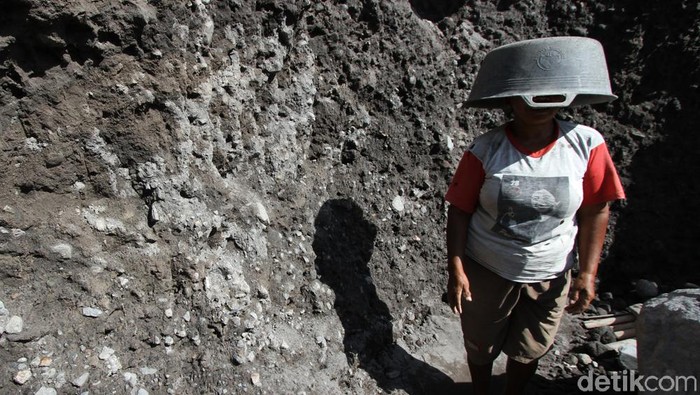 Penambang Merapi Keluhkan Pasir yang Mulai Berkurang