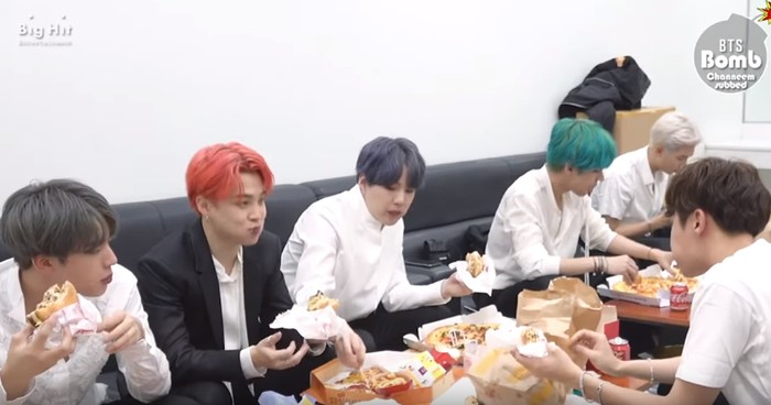 Begini Nih Kekompakan Member BTS Saat Makan Bareng