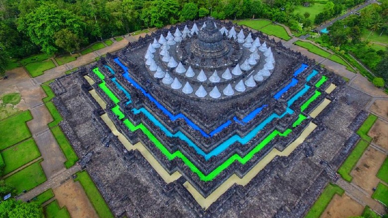 Viral, Kisah di Balik Foto Candi Borobudur yang Warna-warni Viral, Kisah di Balik Foto Candi Borobudur yang Warna-warni