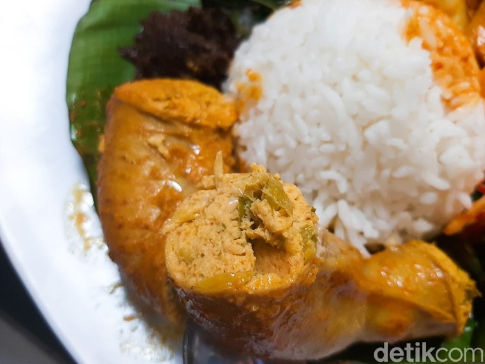Lamaknyo! Nasi Kapau dengan Lauk Gulai Tambusu hingga Rendang