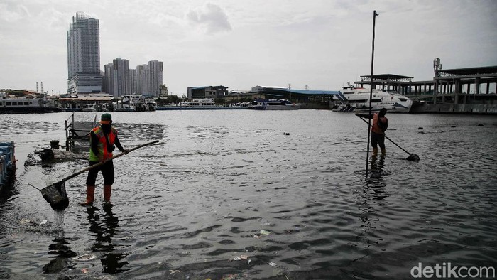 Pelabuhan Kali Adem Kembali Terendam Banjir Rob