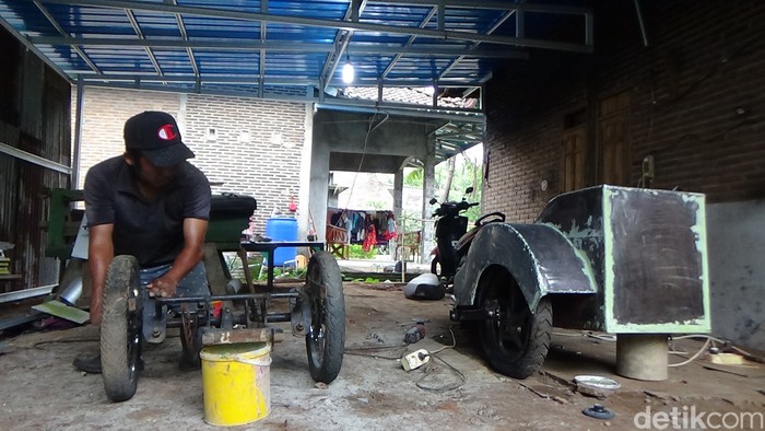 Potret Inspiratif Kang Jimin, Ikhlas Bikin Motor Roda Tiga untuk Difabel
