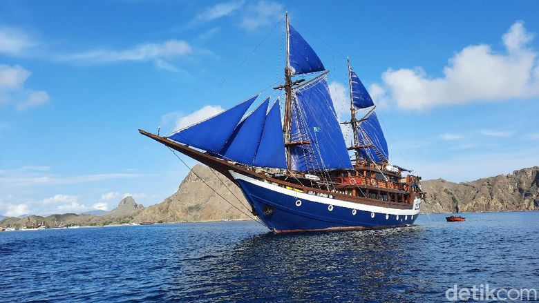 Serunya Liburan di Labuan Bajo Naik Kapal Pinisi Sea Safari