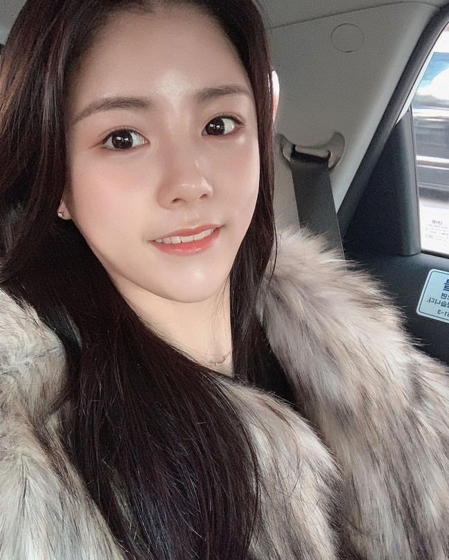 10 Potret 'Dewi Lapangan Voli' Kontroversial, Kini Dituduh Suami Selingkuh