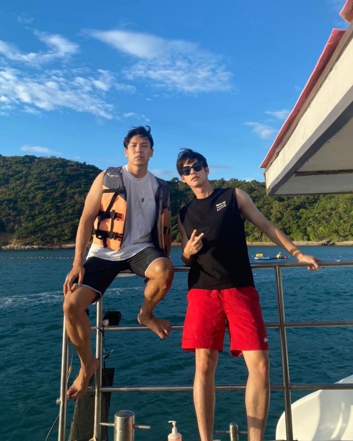 7 Momen Liburan Pemain F4 Thailand Bright-Win-Nani-Dew