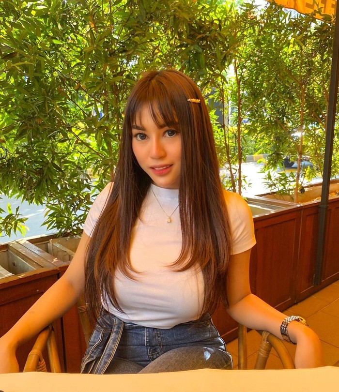 7 Potret Resty Novita yang Pernah Beri Tips Malam Jumat Buat Pria