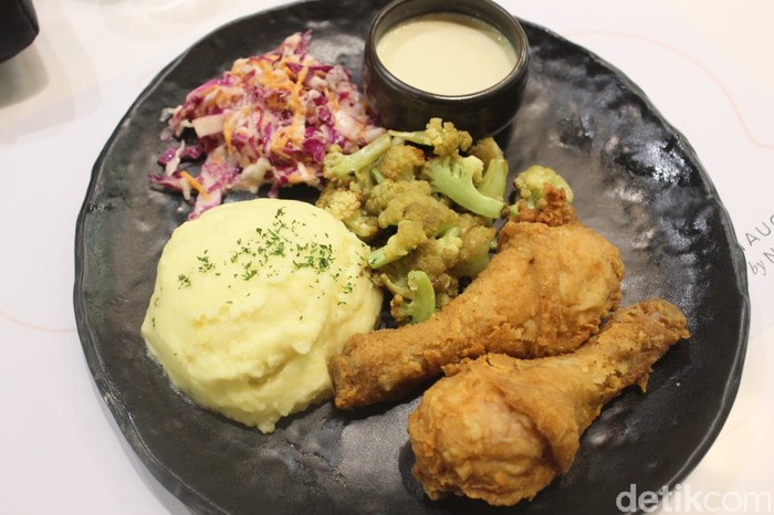Nikmatnya Paduan Salad dan Fried Chicken dari KFC Naughty by Nature