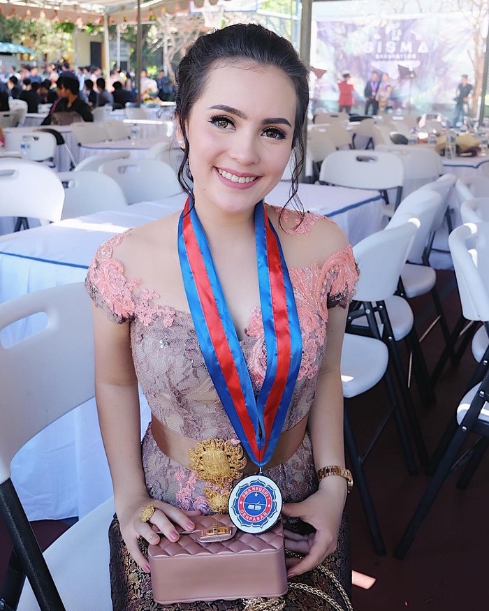 10 Foto Lidi Brugman yang Disebut Berzina dengan Lucky Perdana