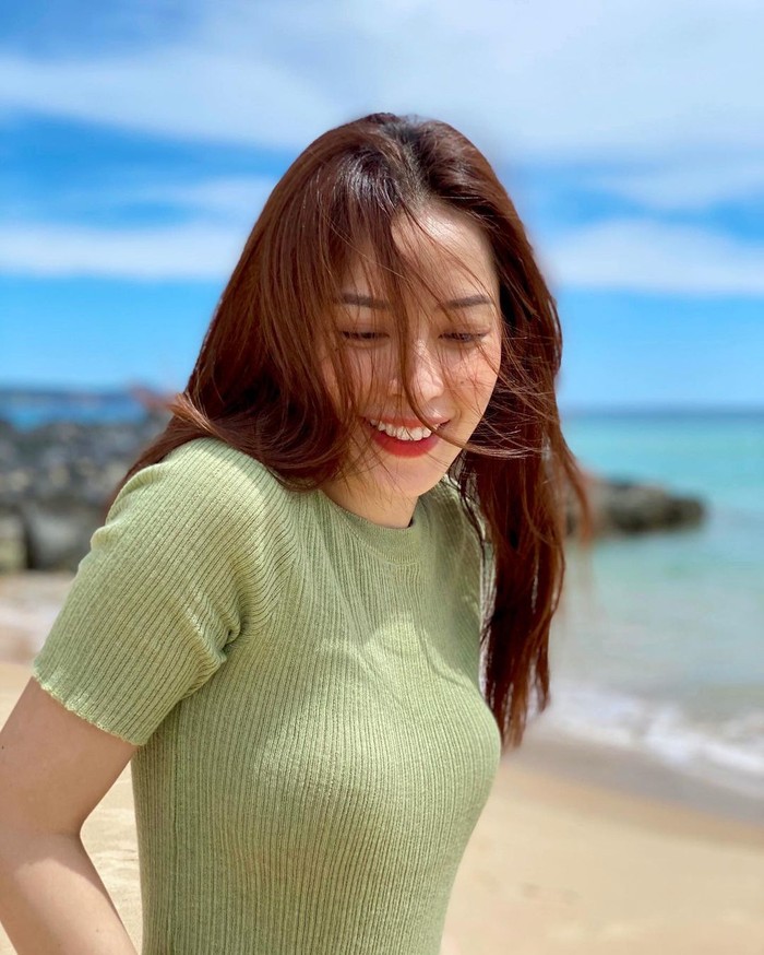 7 Potret Chi Pu, Artis Vietnam yang Seksi dan Ramah