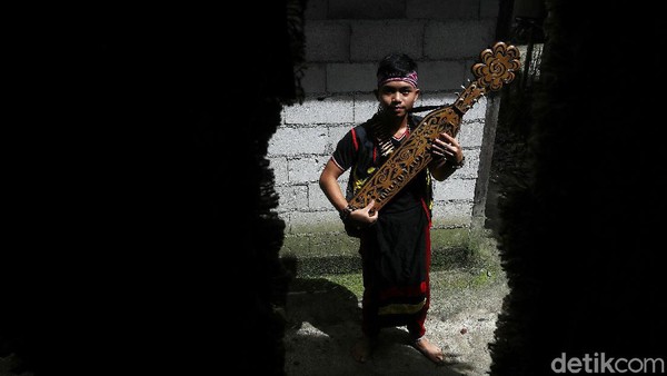 Ini Sape, Alat Musik Tradisional Suku Dayak di Tanah Borneo