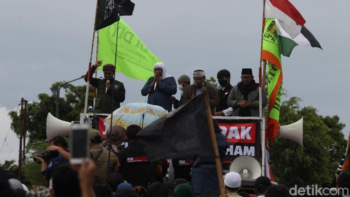 Penampakan Aksi Massa di Titik Nol Kilometer Yogyakarta