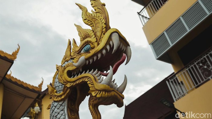 Bukan di Thailand, Vihara Megah Ini Ada di Jakarta