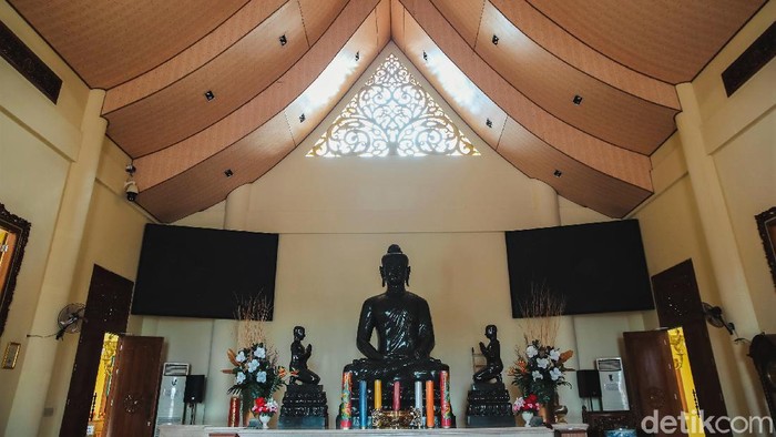 Bukan di Thailand, Vihara Megah Ini Ada di Jakarta